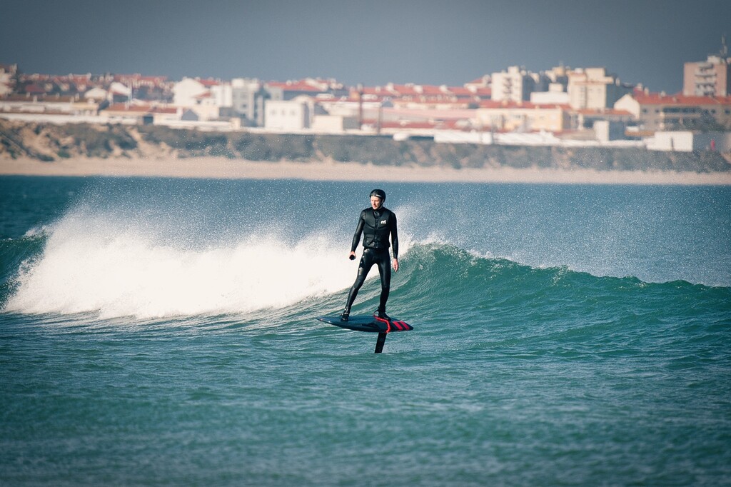 Audi eFoil in the waves - eFoil Forum